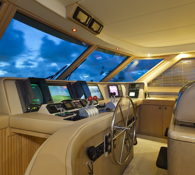 LADY LILA Yacht Charter Details, Hatteras | CHARTERWORLD Luxury Superyachts